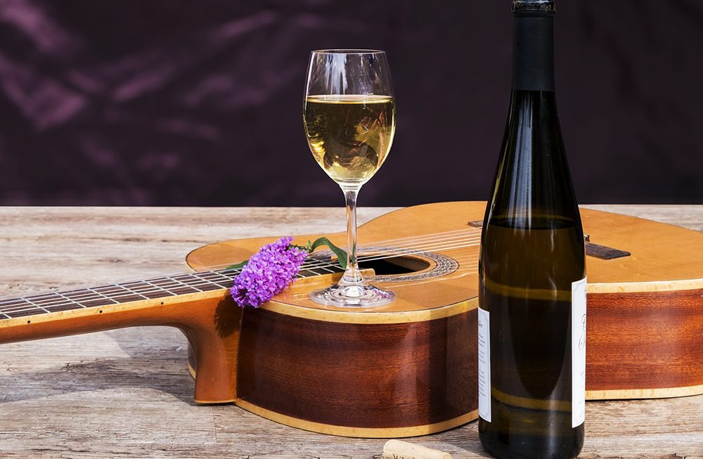 Proost: dit zijn de top 3 beste witte wijnen onder de 4 euro - Glamfordable